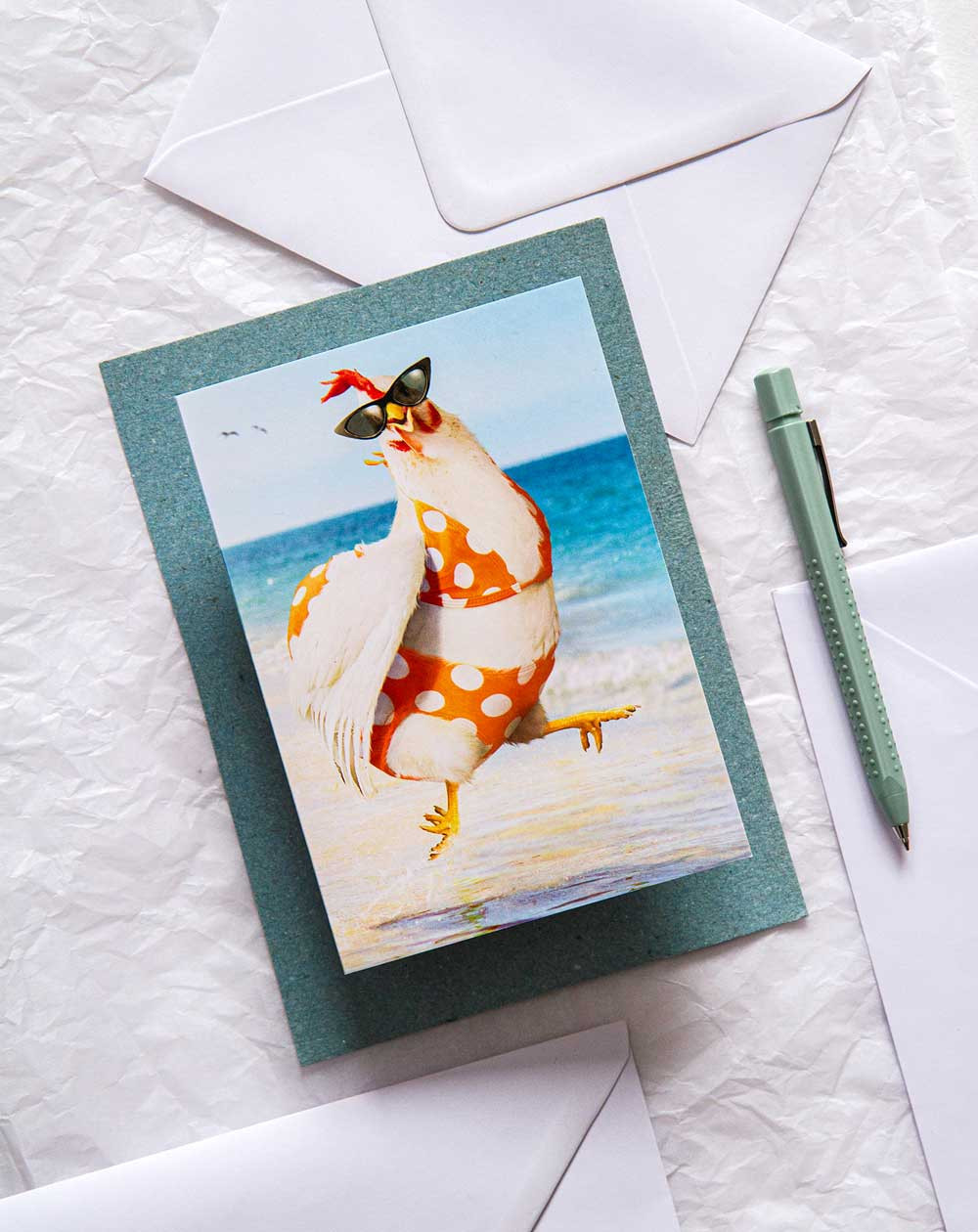 Avanti Card Chicken in a bikini - Humor postcards - Agapics
